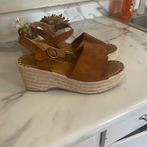Universal Thread | Shoes | Wedge Sandels | Poshmark